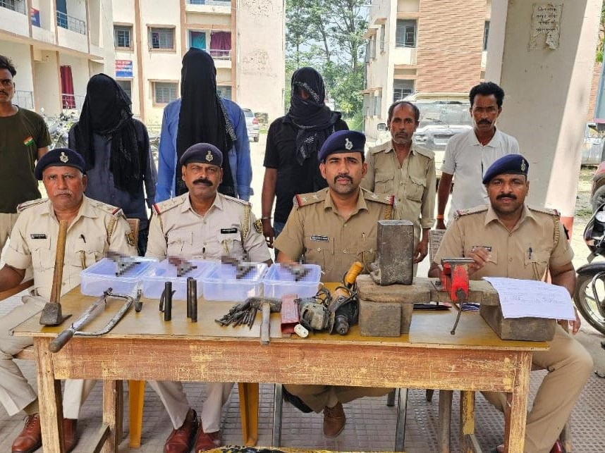 Mini gun factory exposed, 3 arrested with weapons in gopalganj | मिनी ...