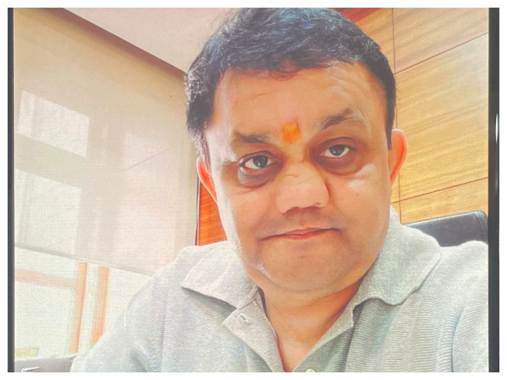 IAS Dhananjay Shukla transferred | यूपी में तीन IAS अफसरों का ट्रांसफर ...