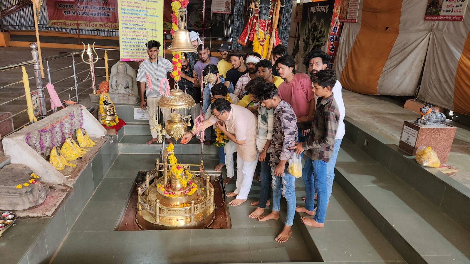 Mahadev was anointed in Mahadevgarh with water brought from Kedarnath ...
