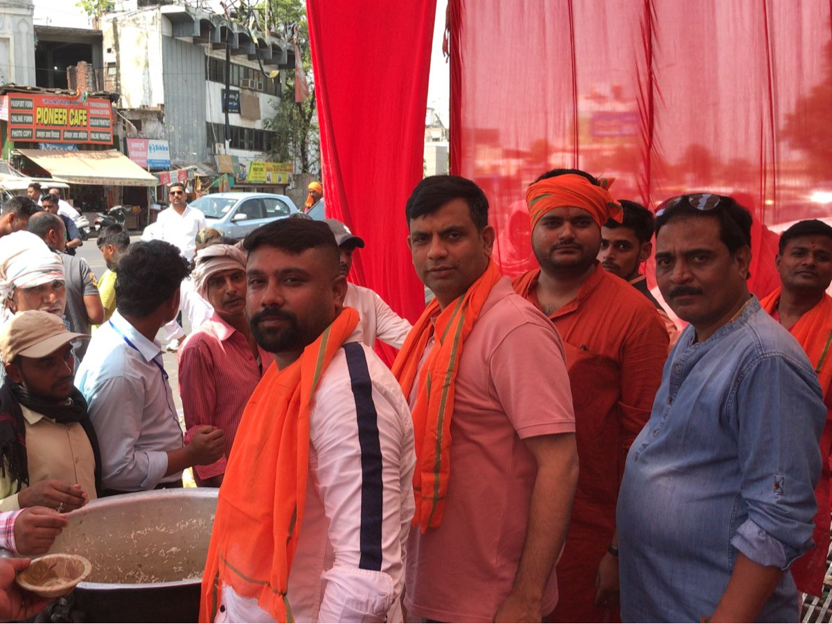 A scene of harmony was seen in Lucknow's bhandare
