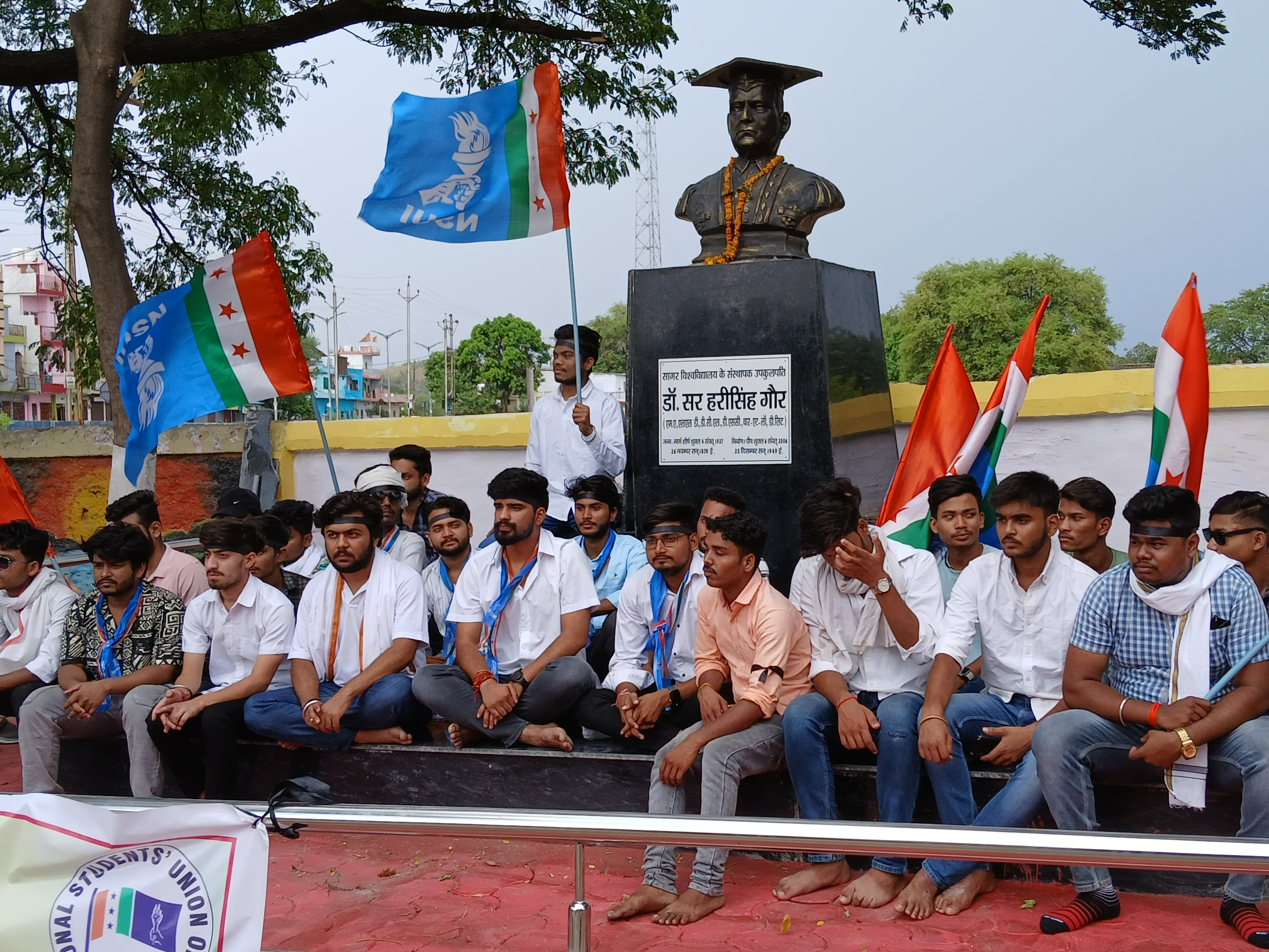 Opposition to removal of Gaur statue from Civil Line crossing | सिविल ...