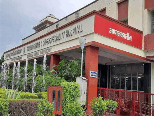 Rare surgery of dog bite in BHU trauma center | कान की स्किन से पलक ...