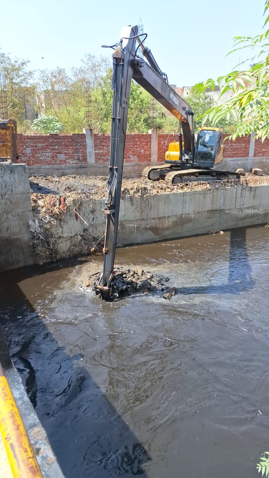 Cleaning of Budha Nala accelerated before rains, 4 Poklane machines and ...