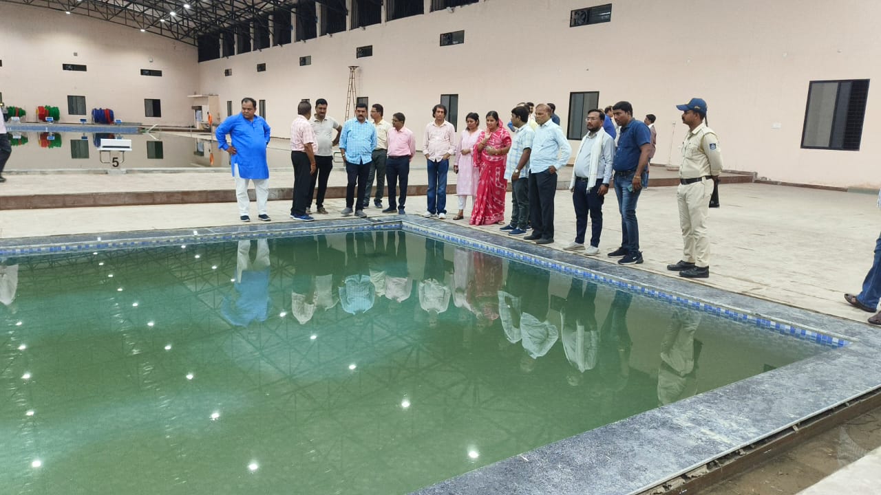 The mayor saw the swimming pool with the officers, it will be ...