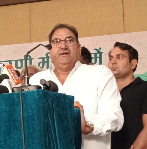 Abhay Chautala angry his worker given tea to Dushyant | भतीजे दुष्यंत ...