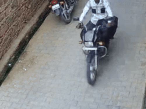Bike parked outside the house in Bansur stolen | बानसूर में घर के बाहर ...