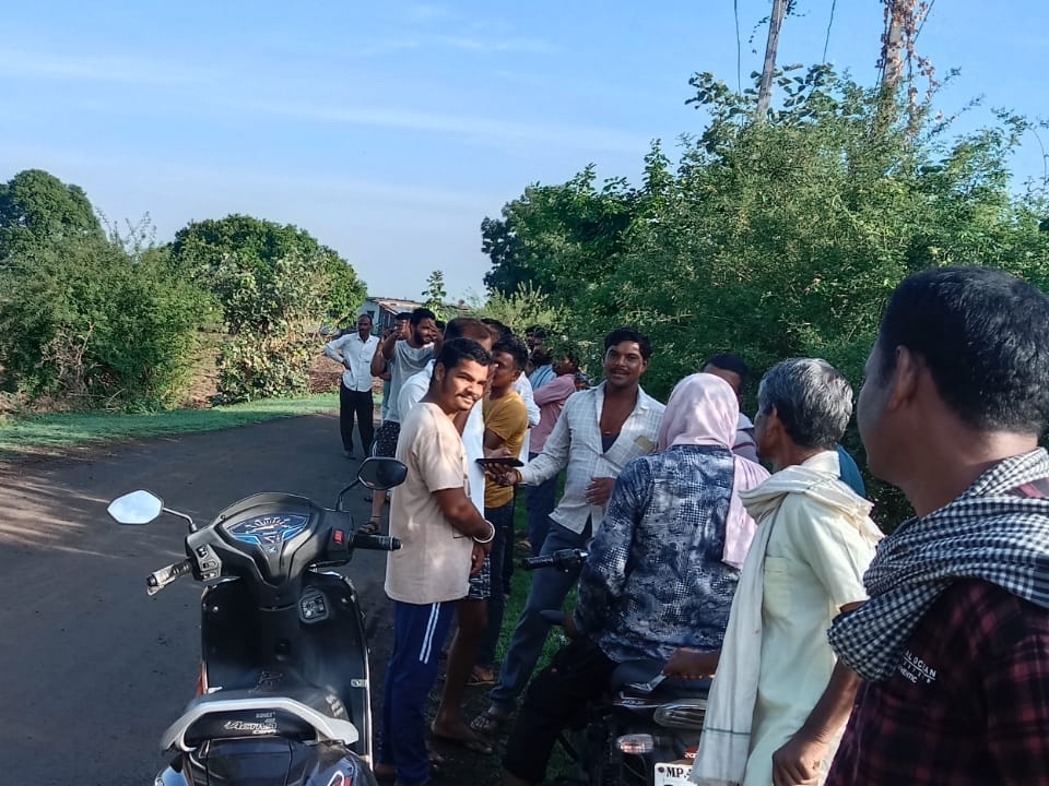 The body of a young man was found hanging from a tree in Chirpura ...