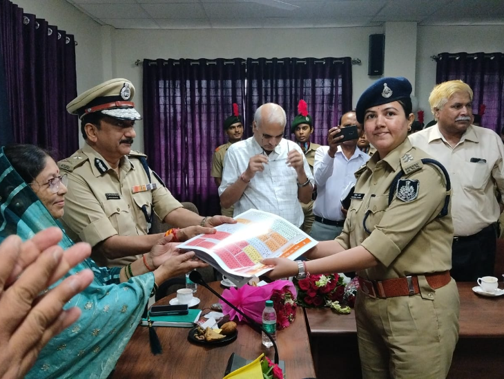 Rewa police took out an awareness rally regarding the new law | रीवा ...