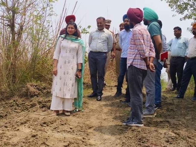 Hoshiarpur DC visited flood affected areas | होशियारपुर डीसी ने किया ...