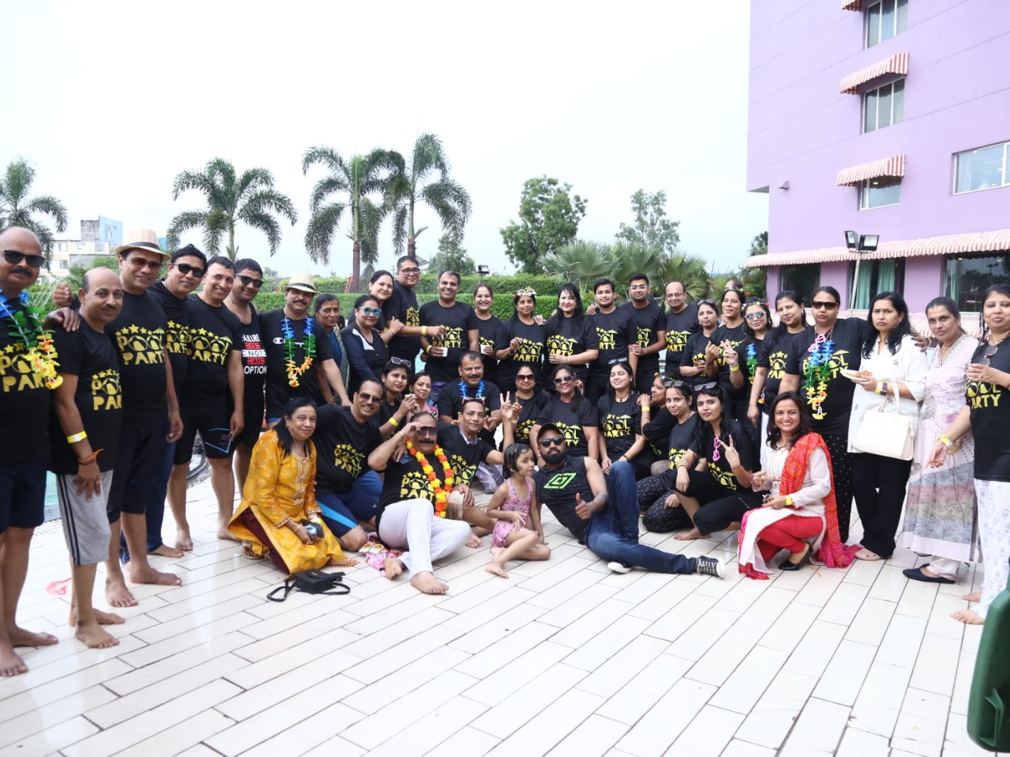 Indore's Agrasen Club's pool party created a buzz | इंदौर के अग्रसेन ...