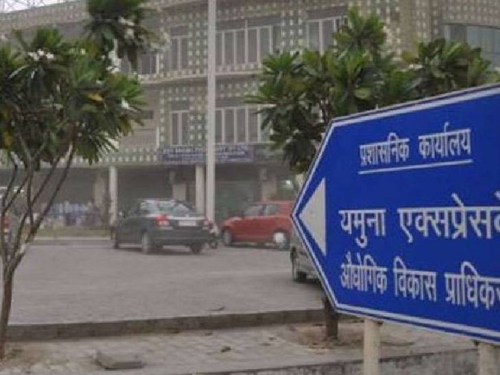 uttar pradesh noida two flatted factories built yamuna expressway 400 ...