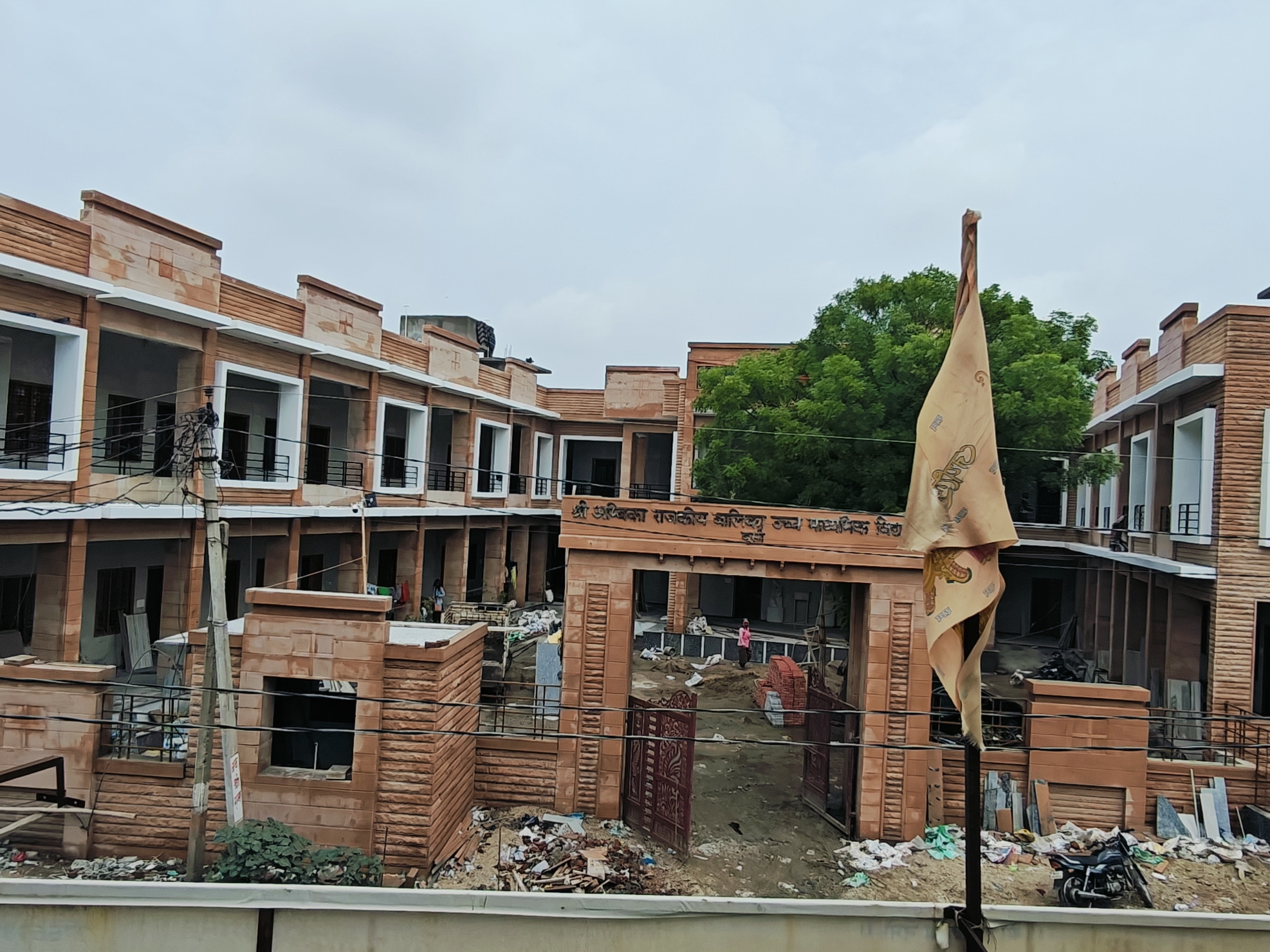 The school built by the grandfather fell into disrepair, the grandsons ...