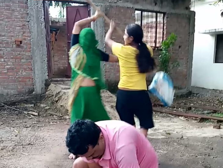 Video of a fight in a family dispute in Rewa goes viral | पारिवारिक विवाद में मारपीट का VIDEO ...