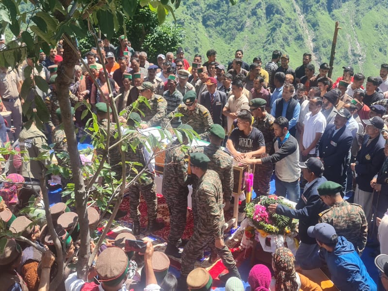 Himachal martyr Rohit Negi body reached Taranda village Kinnaur after ...