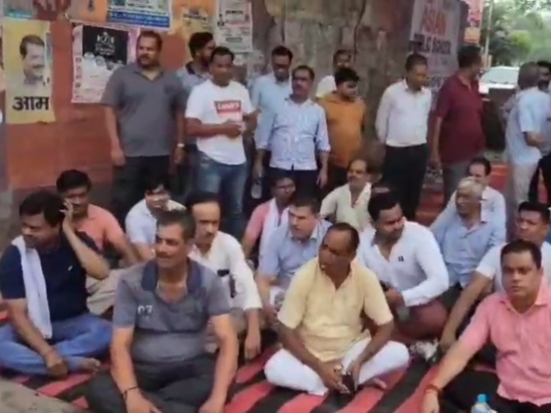 Gurugram - Sohna Phawara Chowk culvert dispute - people lockout the ...