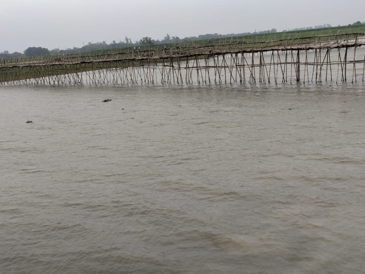 The Chachari bridge built on Mansi Ghat broke down | मानसी घाट पर बना ...