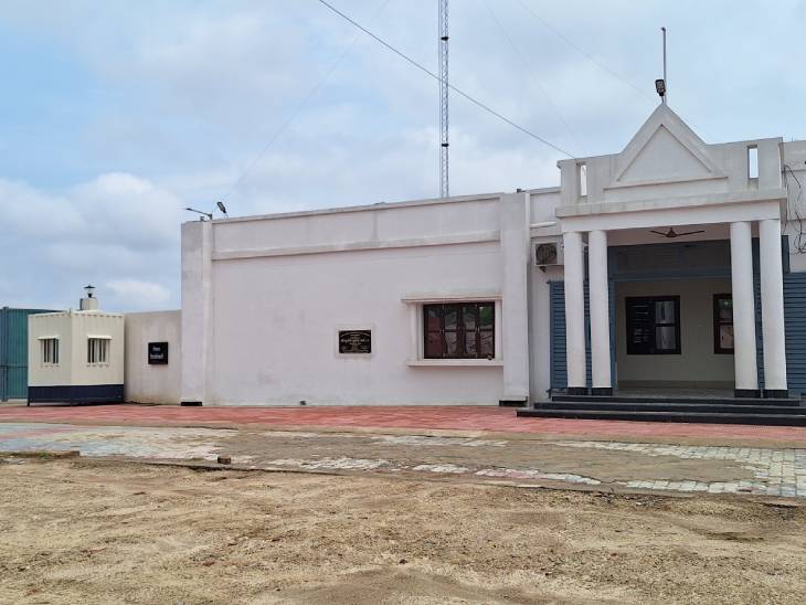 UP IAS Officer Neha Prakash; Auraiya DM Residence Swimming Pool Controversy | औरैया के डीएम आवास ...