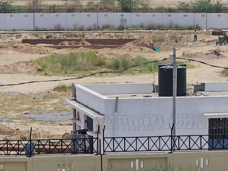 UP IAS Officer Neha Prakash; Auraiya DM Residence Swimming Pool Controversy | औरैया के डीएम आवास ...