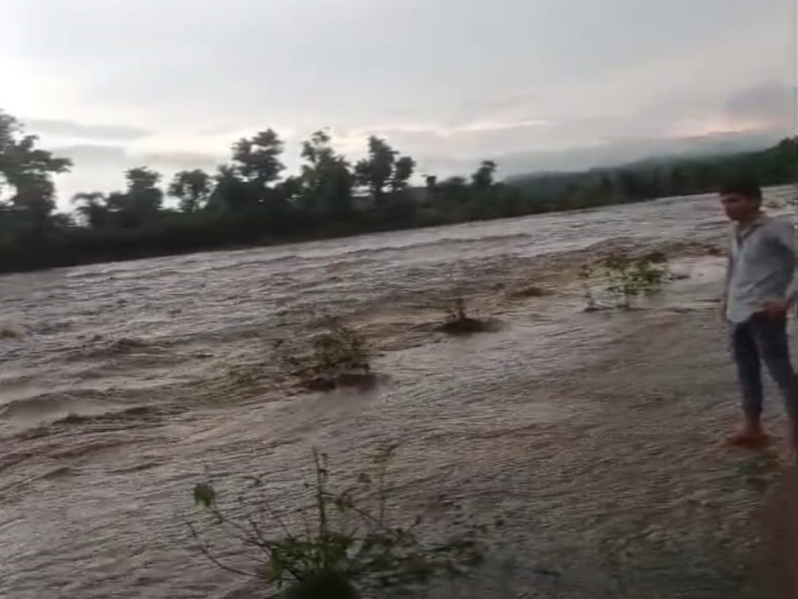 Water level in Ruparel river remained high: VIDEO | बारिश के बाद ...
