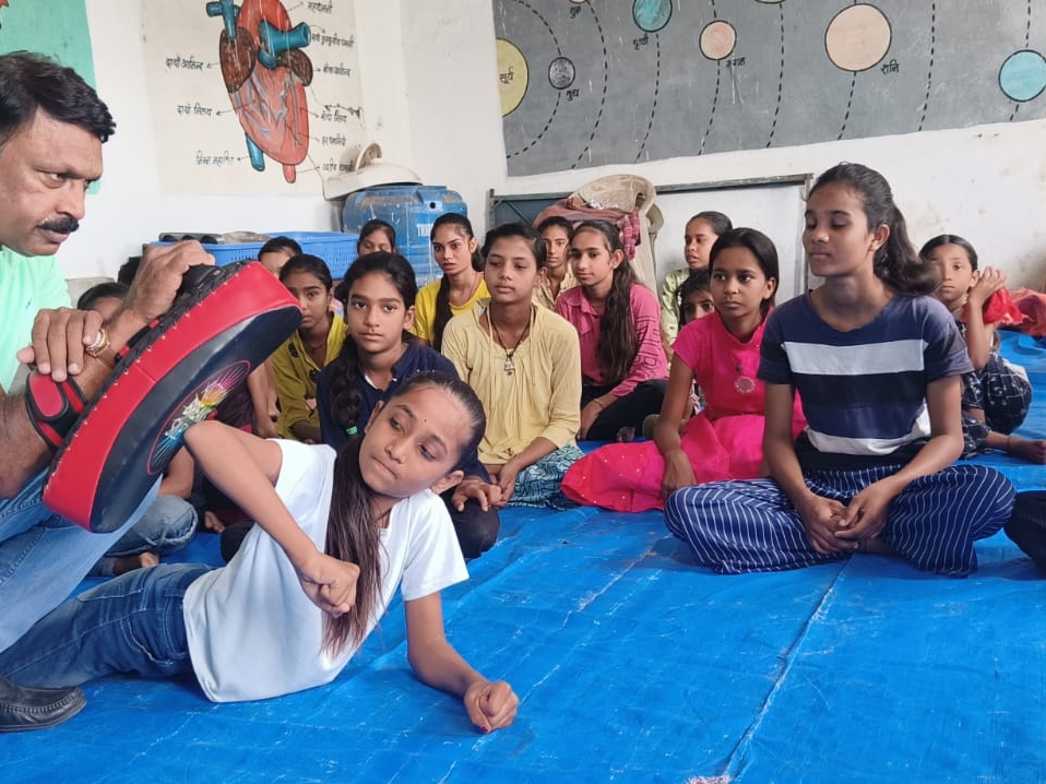 Training camp of Indore based organization Aas in village Shukravasa ...