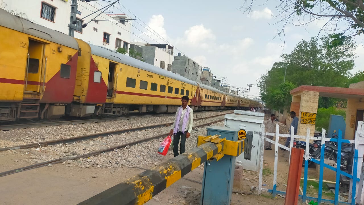Emergency brakes were applied to save the cow, the train engine failed ...