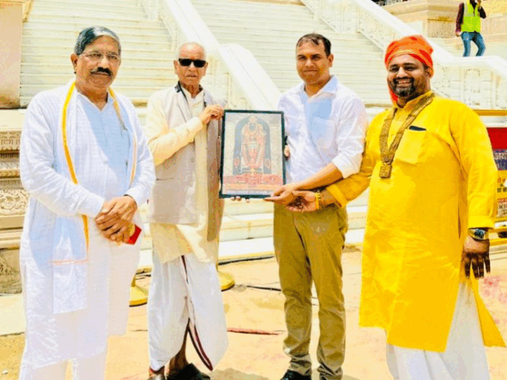 Newly appointed District Magistrate Chandra Vijay Singh arrived in Ayodhya | अयोध्या पहुंचे नए ...