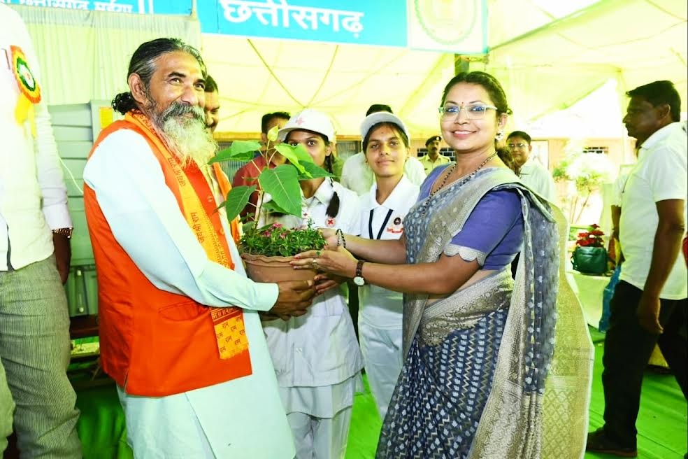 A peepal plant was presented to MP Bhojraj Nag during the school ...