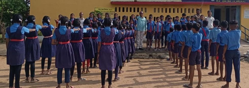 Aakanksha of Chinori became the school leader | चिनौरी की आकांक्षा बनीं ...