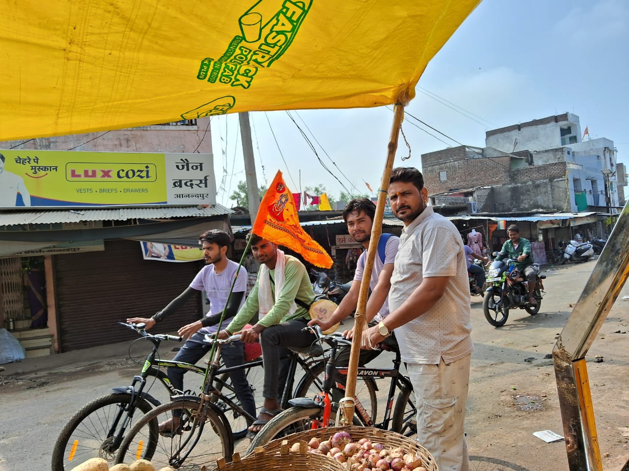Devotees of Parvariya set out on Khatu Shyam Yatra on bicycle | साइलकल ...
