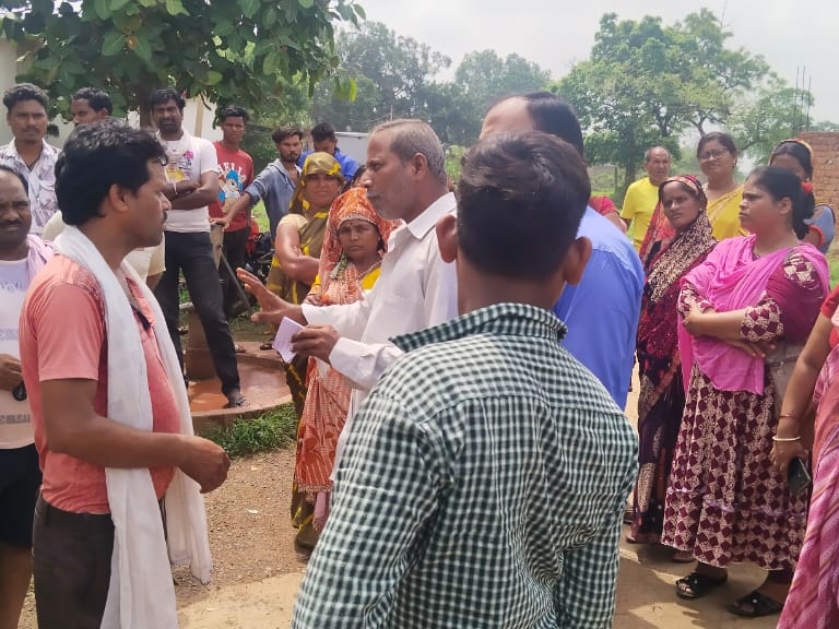 School teachers divided into two groups a daily fight between teachers ...