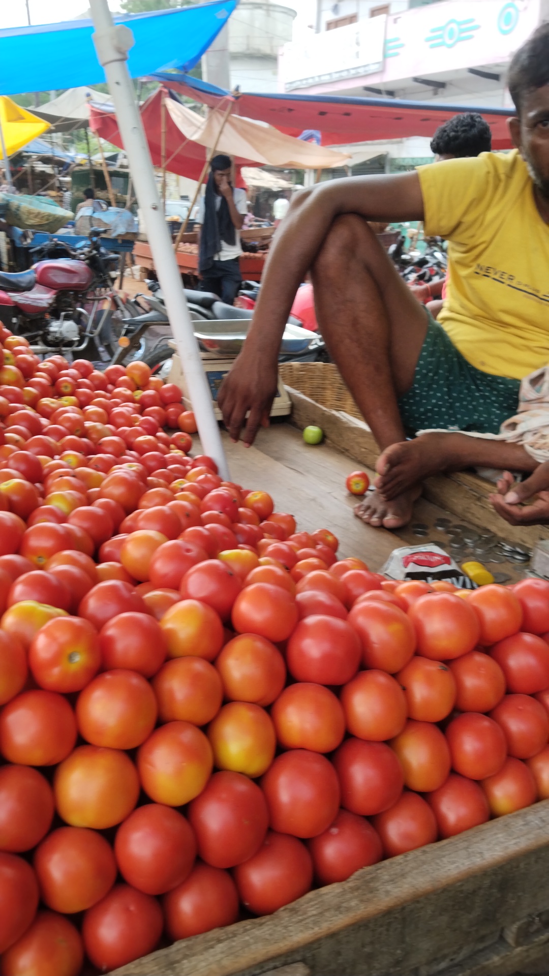 People are buying vegetables in less quantity due to inflation