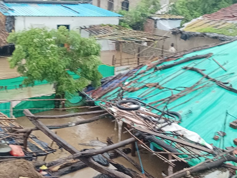 Heavy rain in Sagonia Bori | सगोनिया और बोरी में भारी बारिश: कई घरों ...
