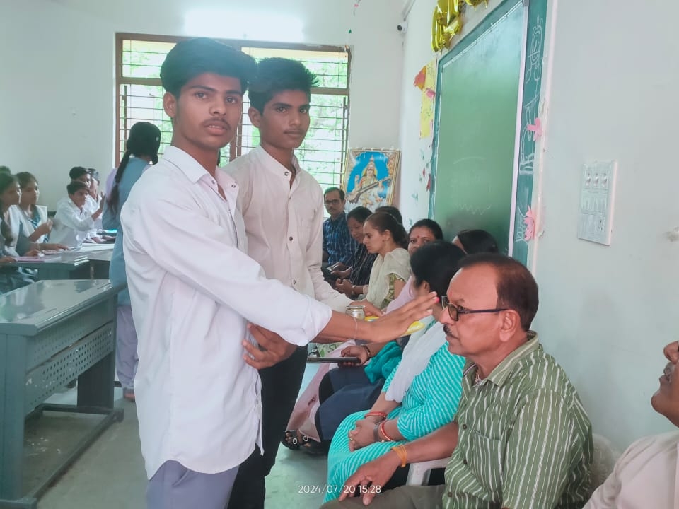 Guru Purnima celebrated in Nateran area | नटेरन क्षेत्र में मनाई गुरु ...