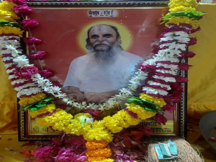 Guru Purnima was celebrated at Tirupati Balaji Temple in Gumasta Nagar ...