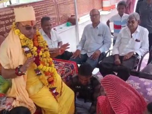 Guru Purnima celebrated in Pali | पाली में गुरु की पूजा कर आशीर्वाद ...