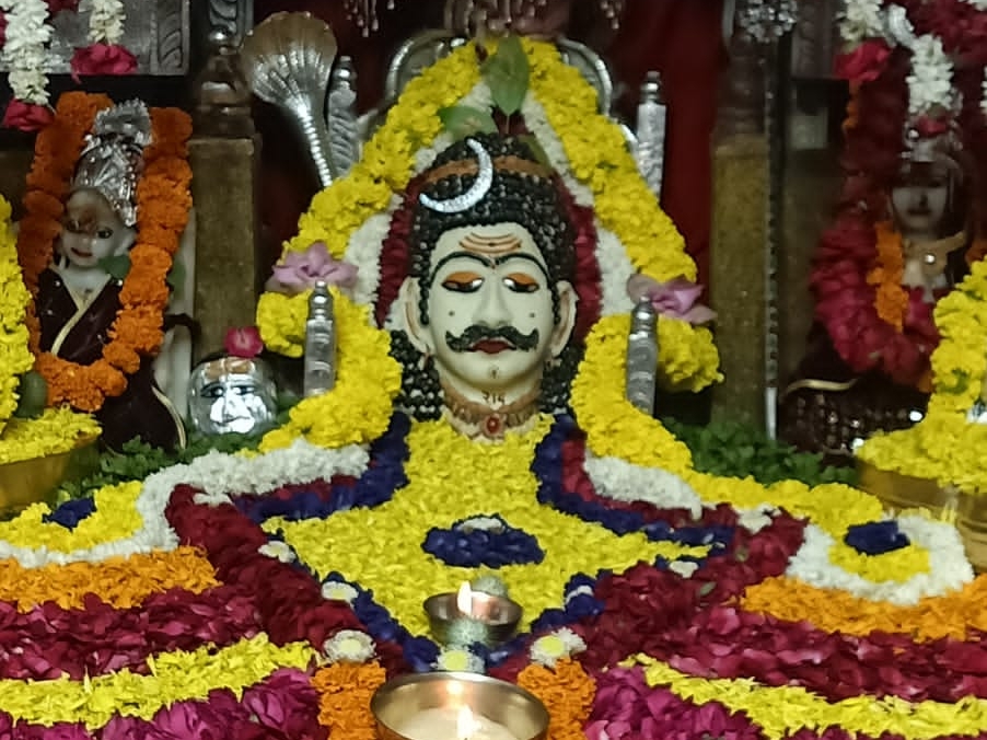 Special decoration of Baba Bateshwar on the first Monday of Savan
