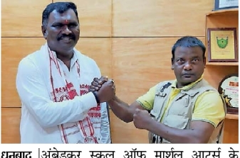 Amar Bauri congratulated Anil Bansfor for his victory in the ...