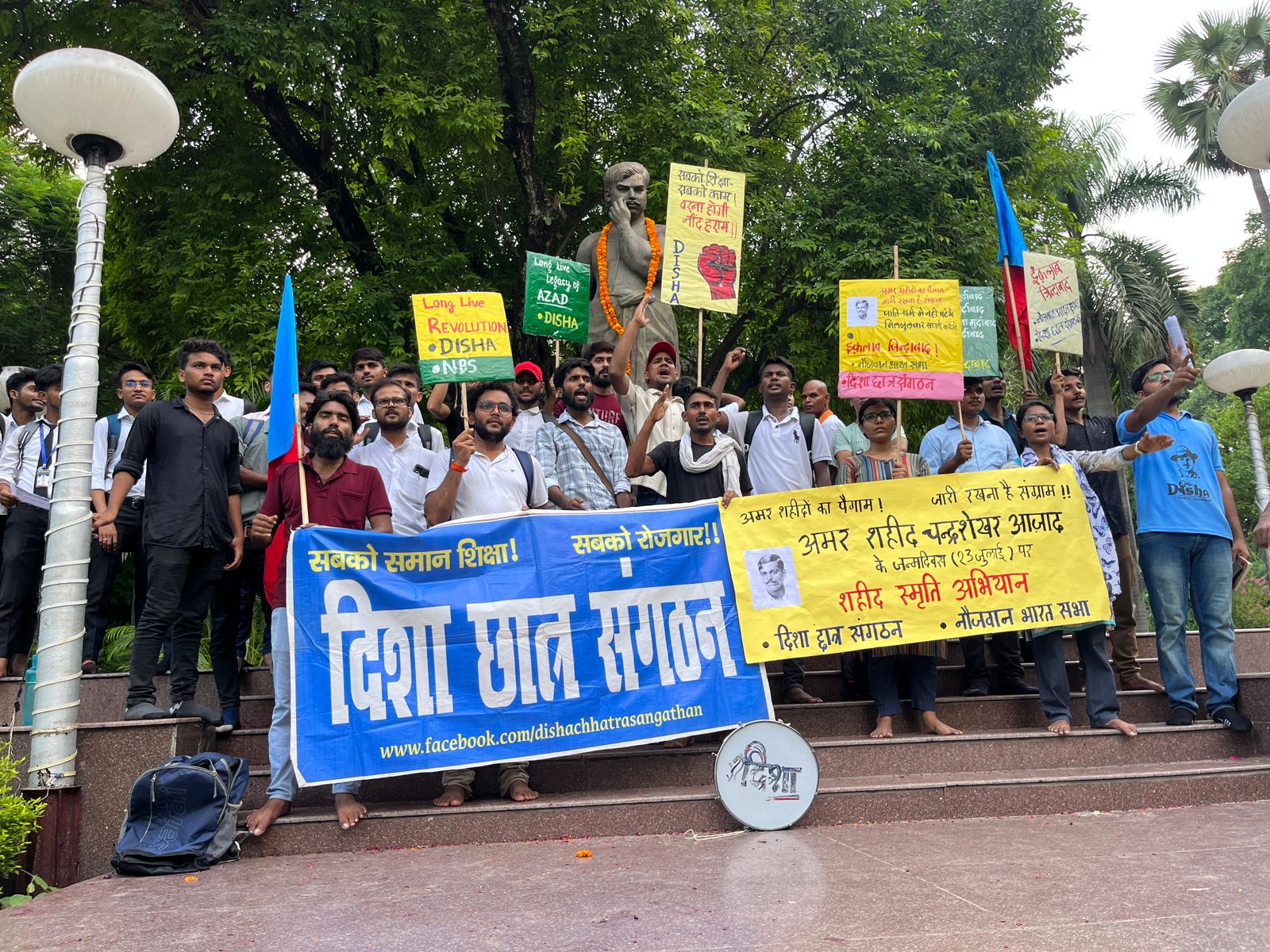 Azad Chauraha board installed at Netram Chauraha | प्रयागराज में नेतराम ...