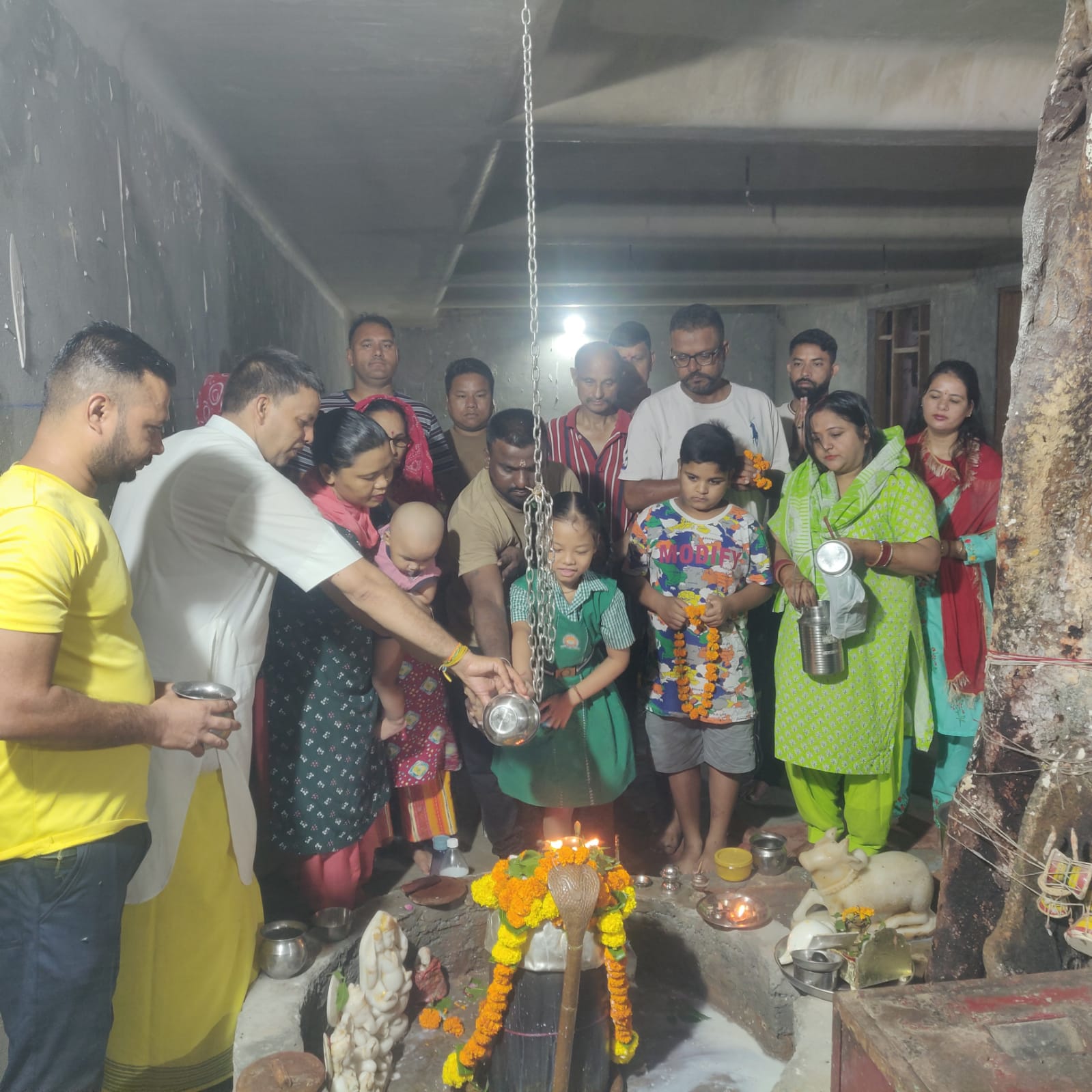 Bhole Baba was worshipped in the ancient Shiva temple | प्राचीन शिव ...