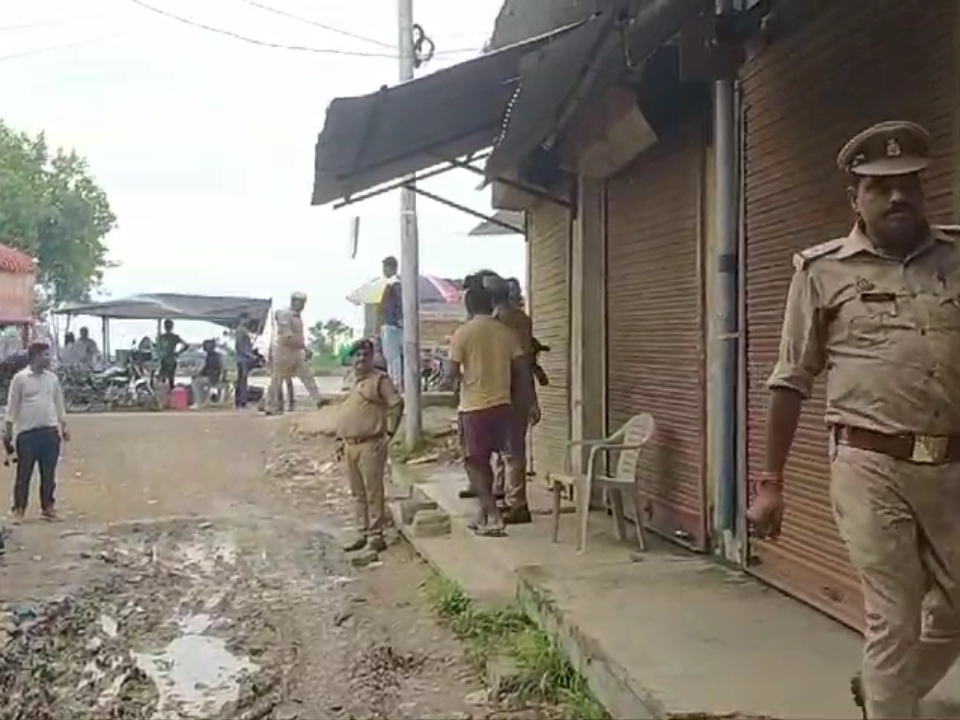 Fatehpur DM raids ARTO office | फतेहपुर डीएम का एआरटीओ कार्यालय में ...