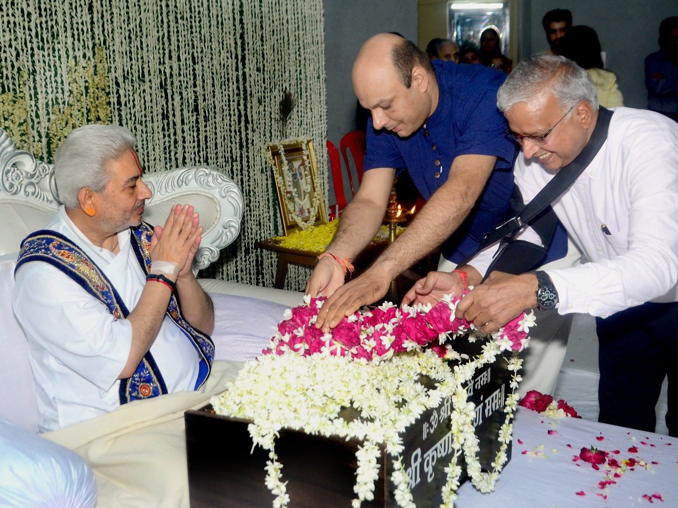 Guru Purnima festival celebrated in the presence of Tulsi family ...