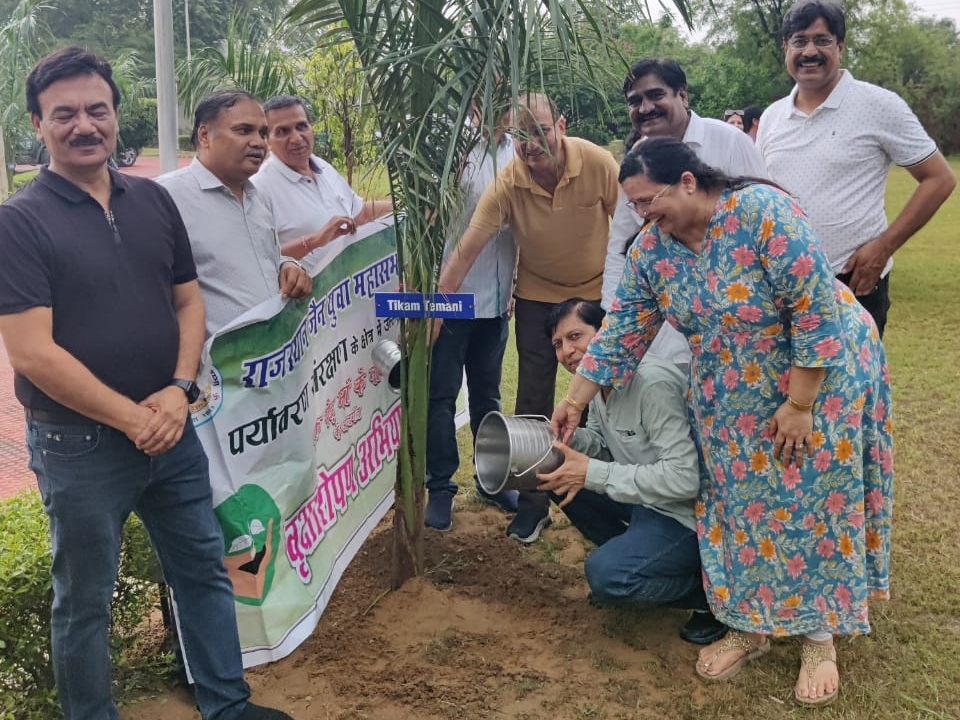 Pledge to take care of plants in environment protection campaign