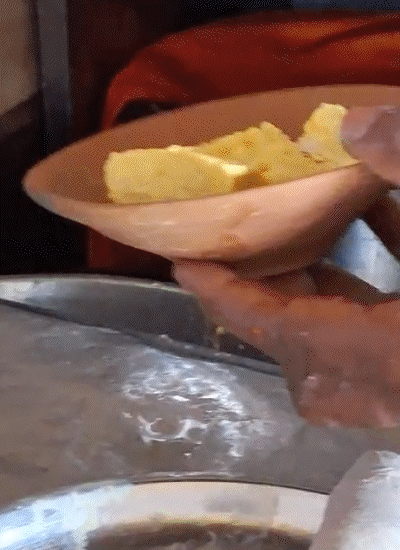 Moti Mahal's famous Imarti Rabri | लखनऊ के मोतीमहल की मशहूर इमरती-रबड़ी ...