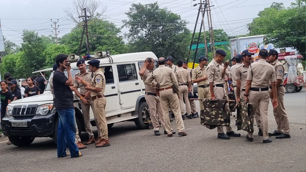 Protest in Bhopal's MANIT for 3 days | भोपाल के मैनिट में लगातार तीसरे ...