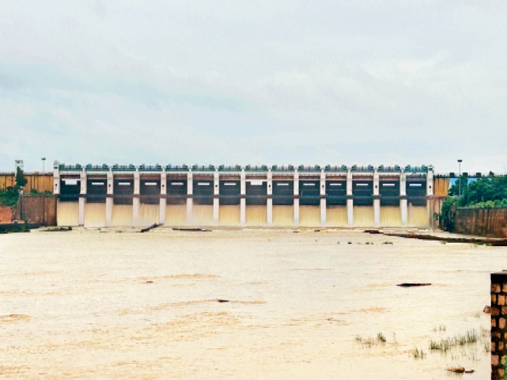 Gates of Gangrel Dam opened for the first time in the season... 86% ...