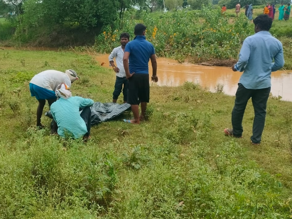 The body of an elderly man was found in the Pandu river of Sonbhadra