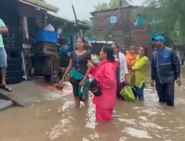 After Navsari, now heavy rain in Valsad | नवसारी के बाद अब वलसाड में ...