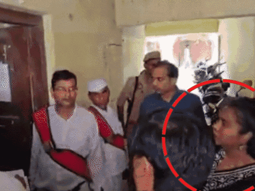 UP Fatehpur DM C Indumati Slap Controversy; Video Goes Viral | यूपी में ...