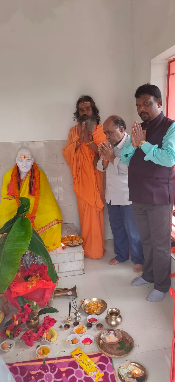 The 117th birth anniversary of Late Swami Karpatri Ji Maharaj was ...
