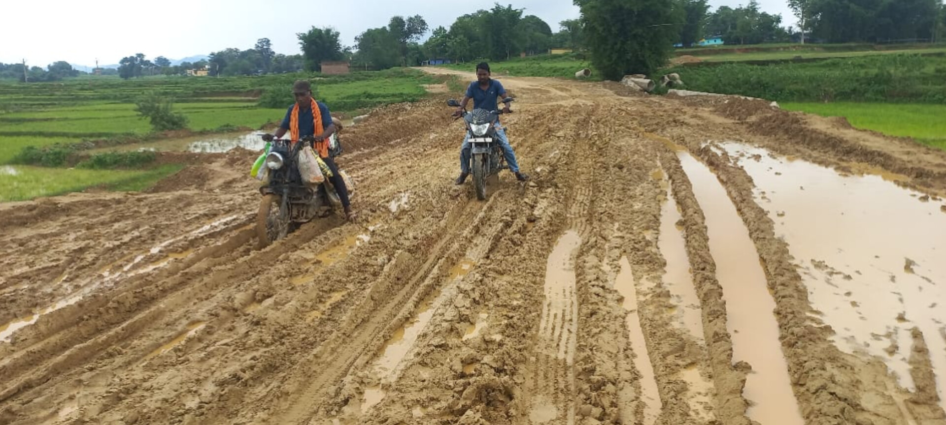 The road being built from Sonua to Gajpur is muddy, villagers are ...